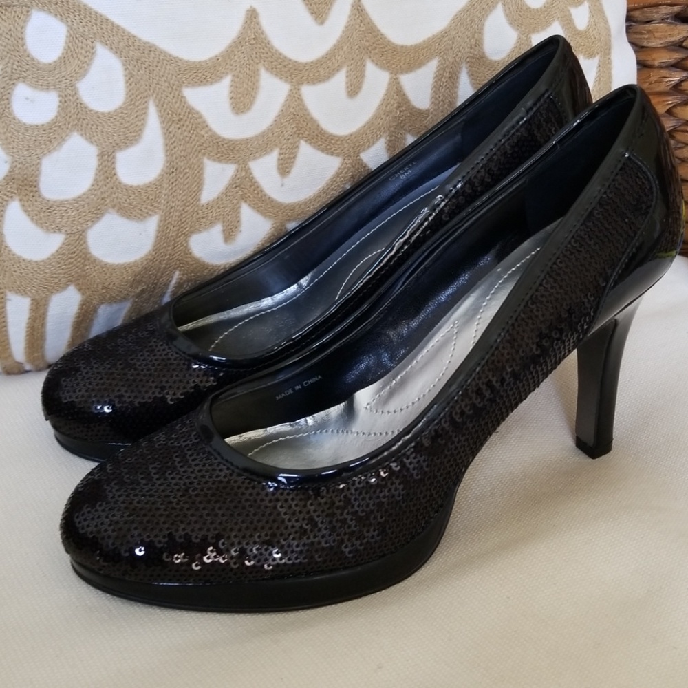 Tahari Cheryl Black Sequin/Patent Heels Size 8. - Gem